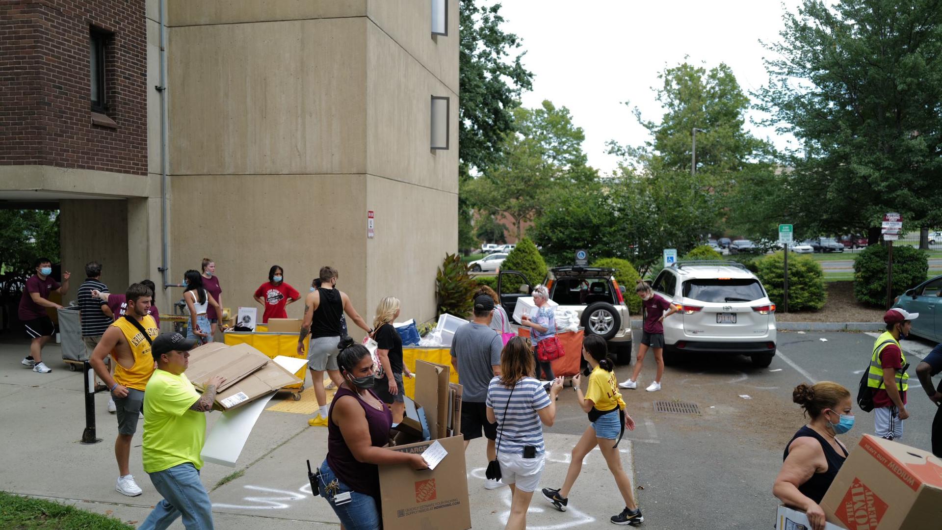 UMass Amherst welcomes 4,900 first-year students to campus | UMass System